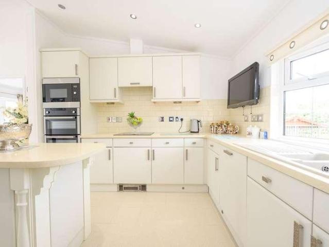 2 bed property for sale
