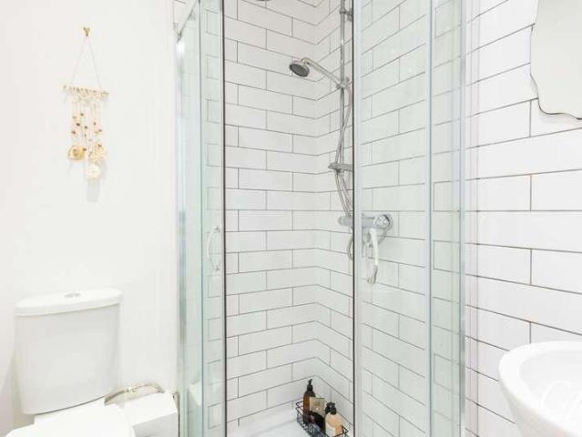2 bed property for sale