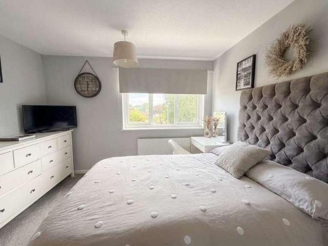 2 bed property for sale