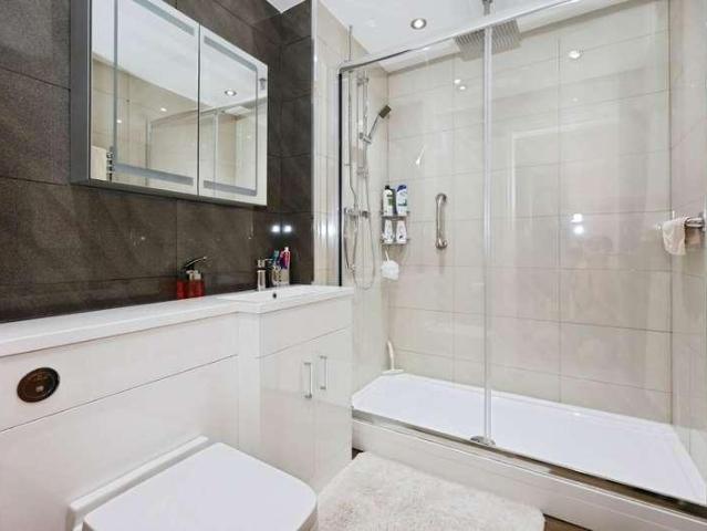 2 bed property for sale