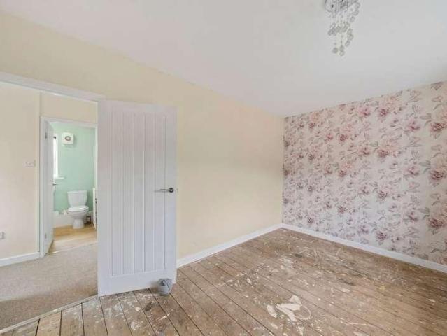 2 bed property for sale