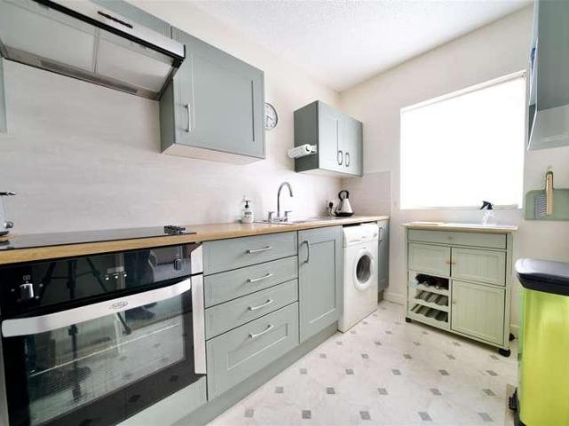2 bed property for sale