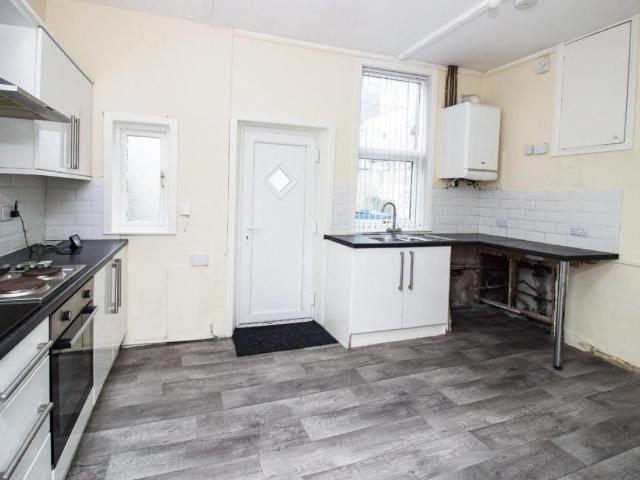 2 bed property for sale