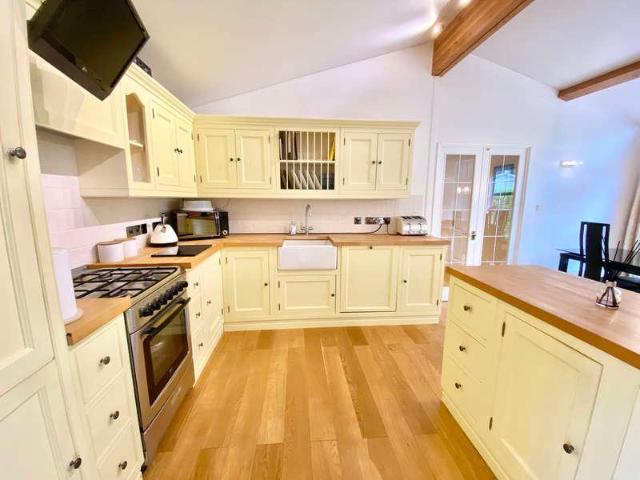 2 bed property for sale