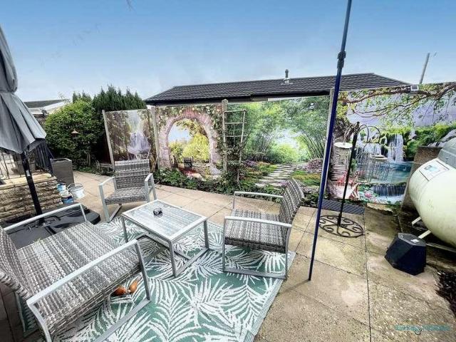 2 bed property for sale