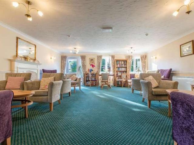 2 bed property for sale