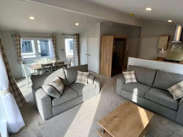 2 bed property for sale