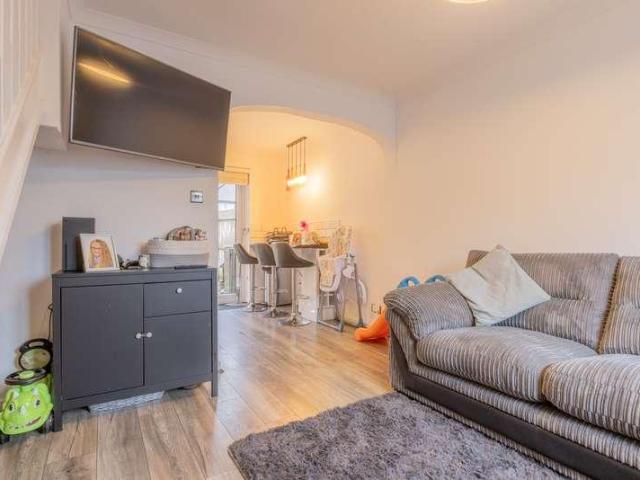 2 bed property for sale
