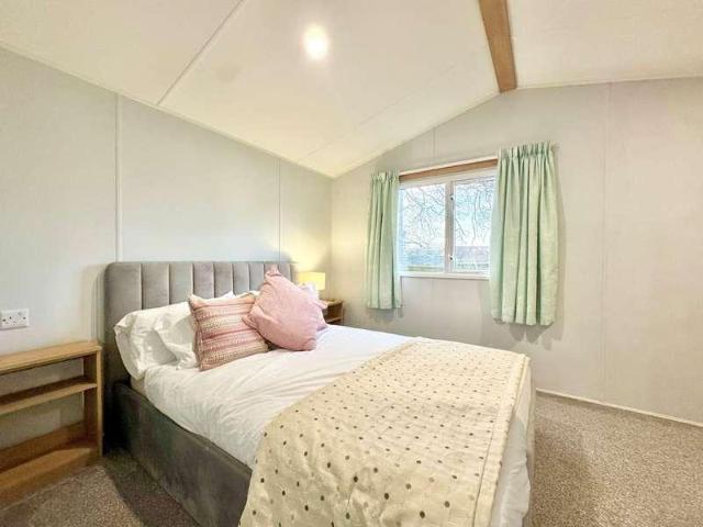 2 bed property for sale