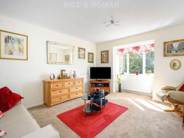 2 bed property for sale