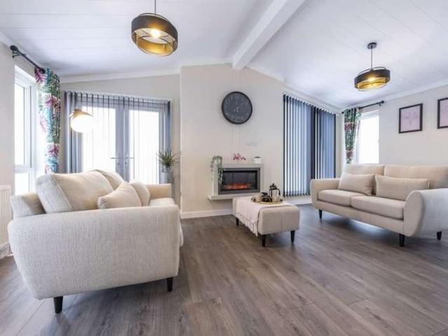 2 bed property for sale