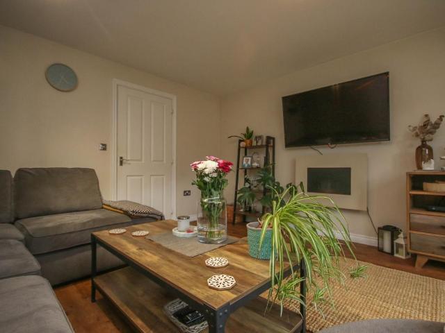 2 bed property for sale