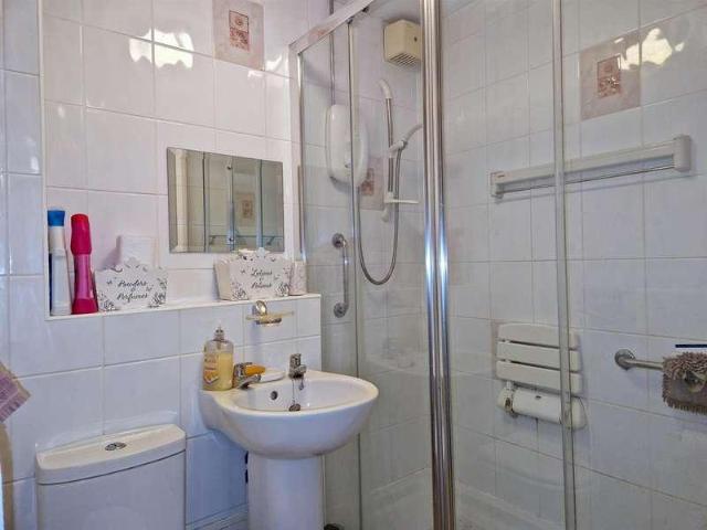 2 bed property for sale