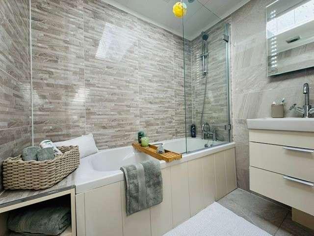 2 bed property for sale