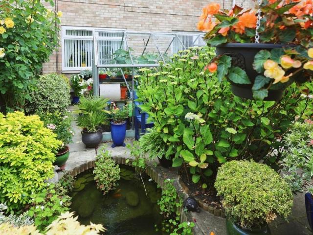2 bed property for sale