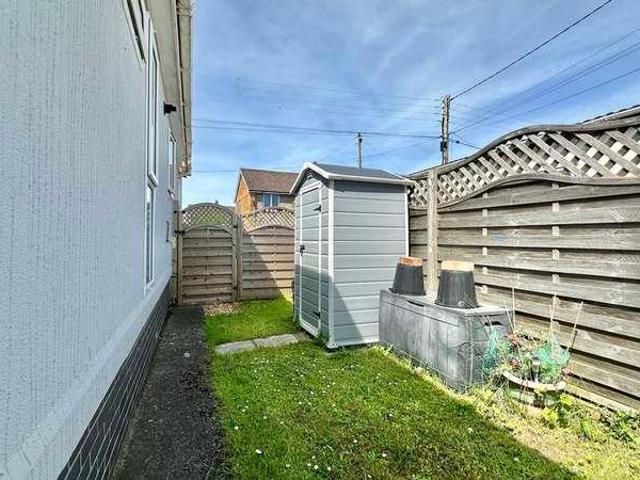 2 bed property for sale
