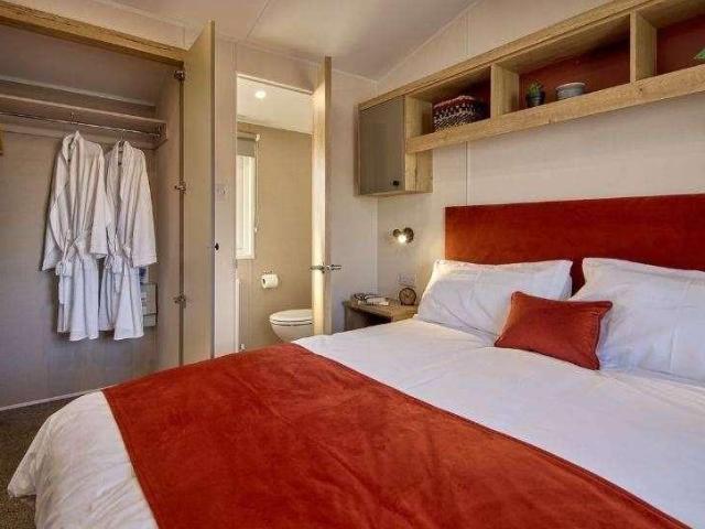 2 bed property for sale