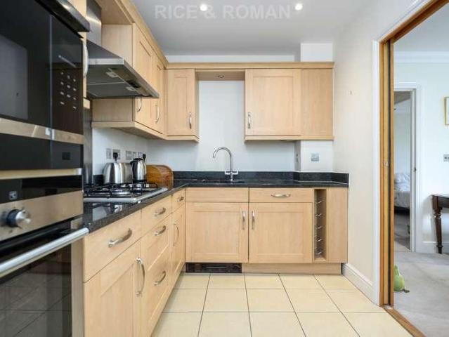 2 bed property for sale
