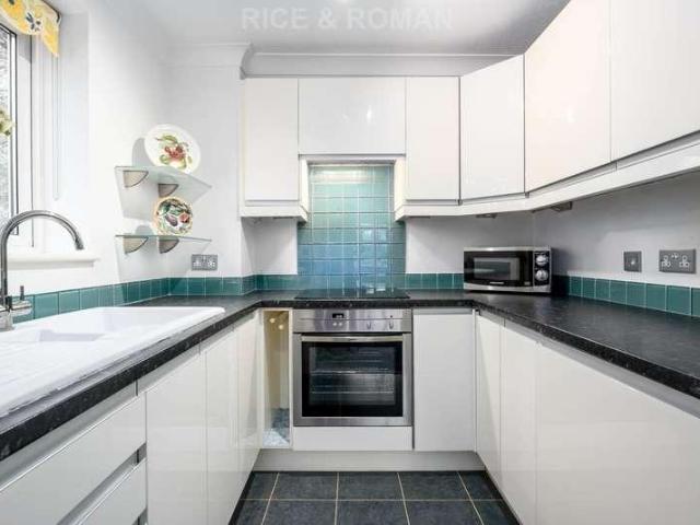 2 bed property for sale