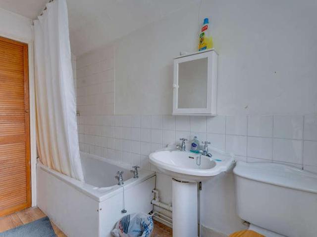 2 bed property for sale