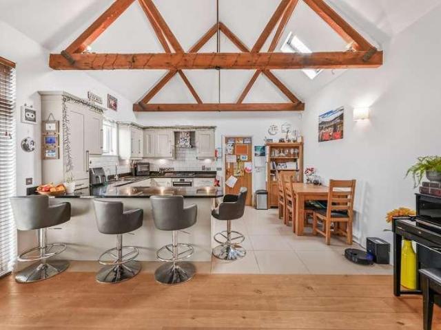 2 bed property for sale