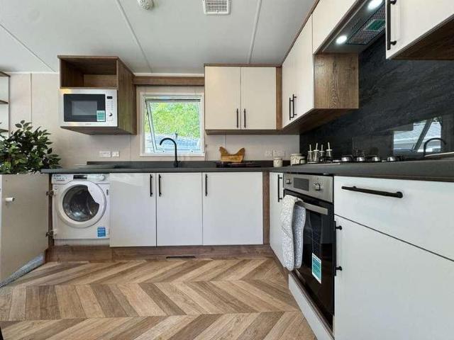 2 bed property for sale