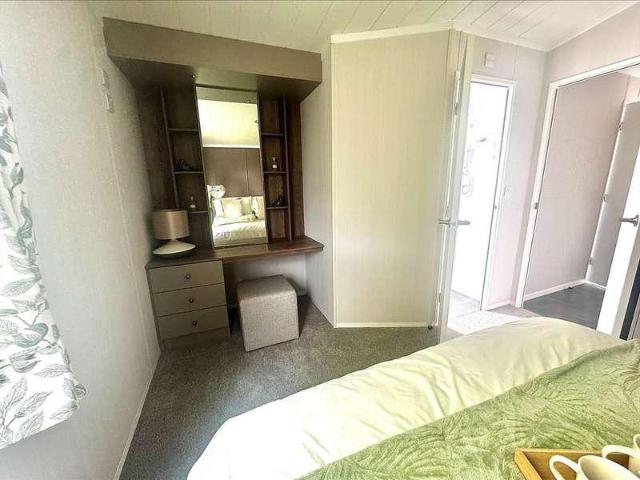 2 bed property for sale