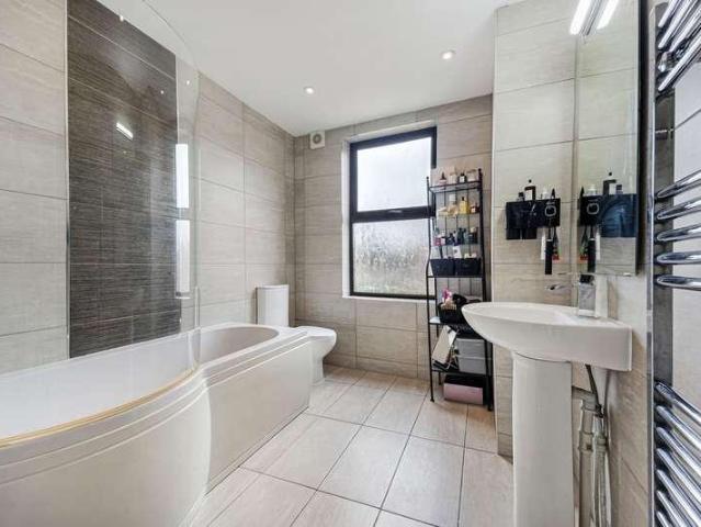 2 bed property for sale