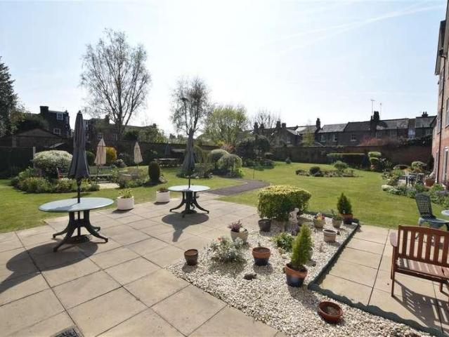 2 bed property for sale