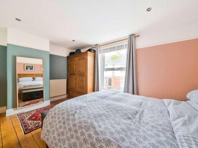 2 bed property for sale