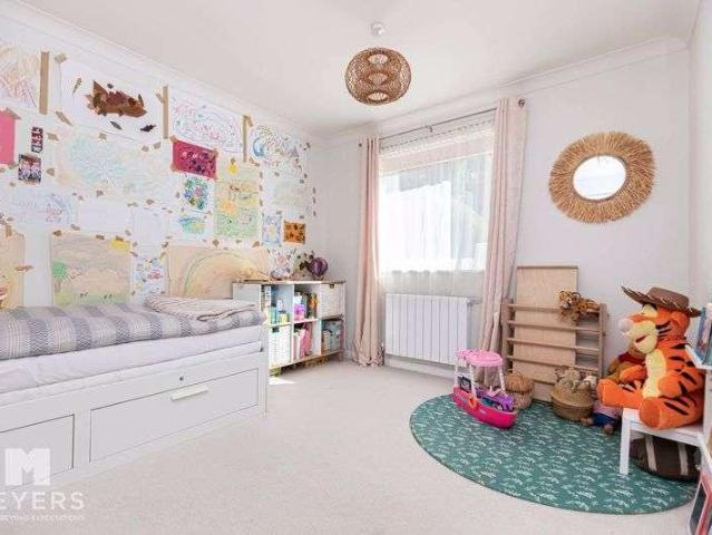 2 bed property for sale