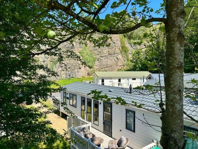 2 bed property for sale