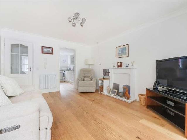 2 bed property for sale