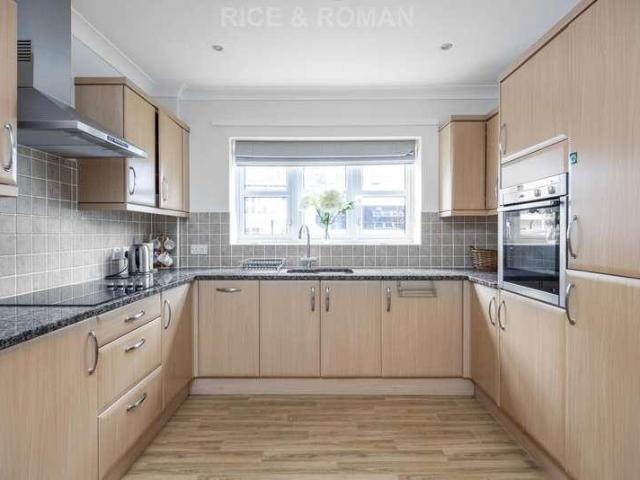 2 bed property for sale