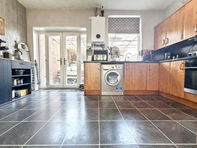 2 bed property for sale