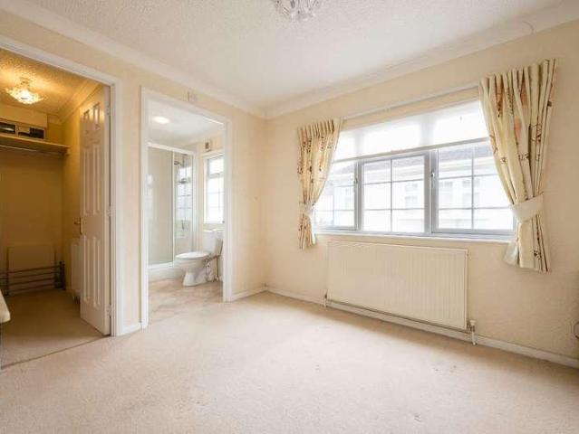 2 bed property for sale