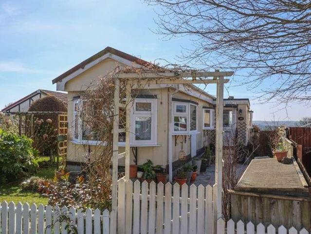 2 bed property for sale