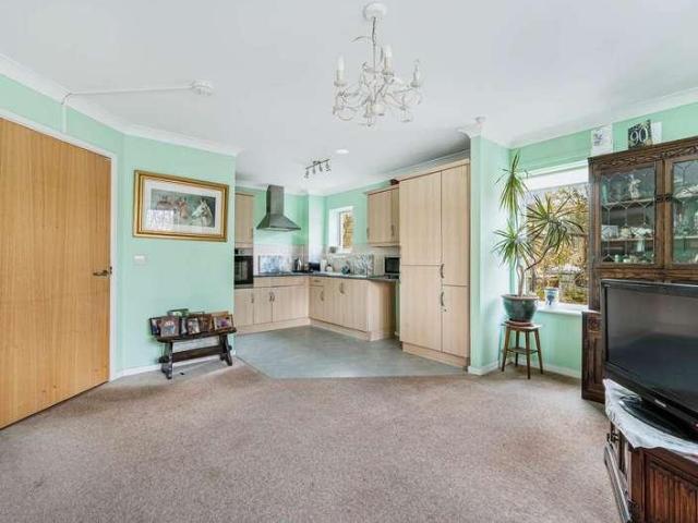 2 bed property for sale