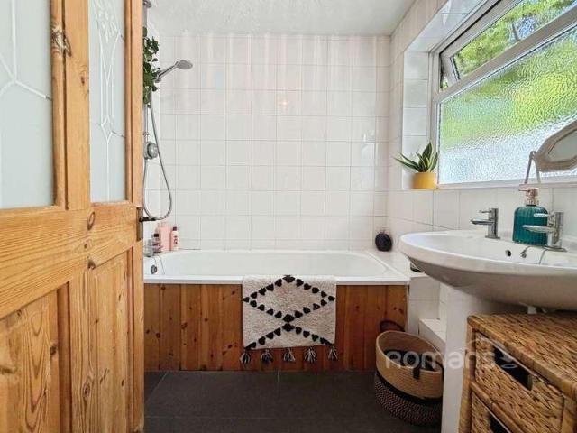 2 bed property for sale