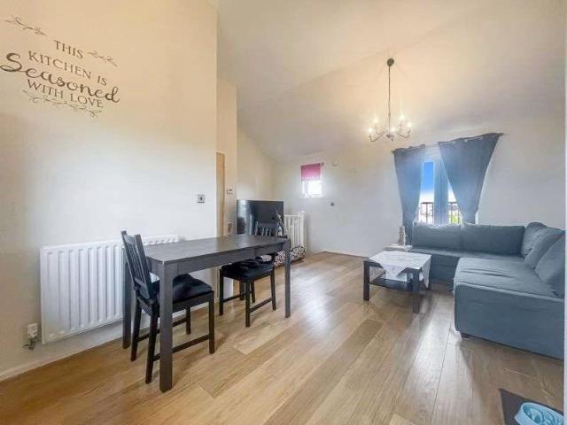 2 bed property for sale