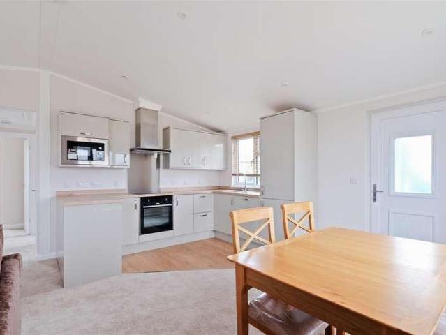 2 bed property for sale