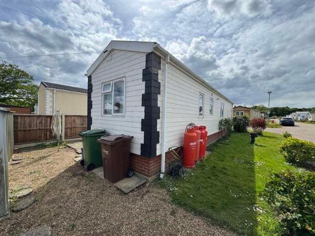 2 bed property for sale