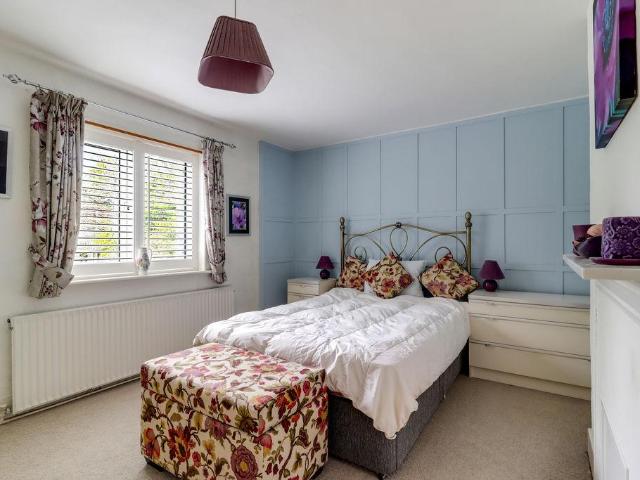 2 bed property for sale