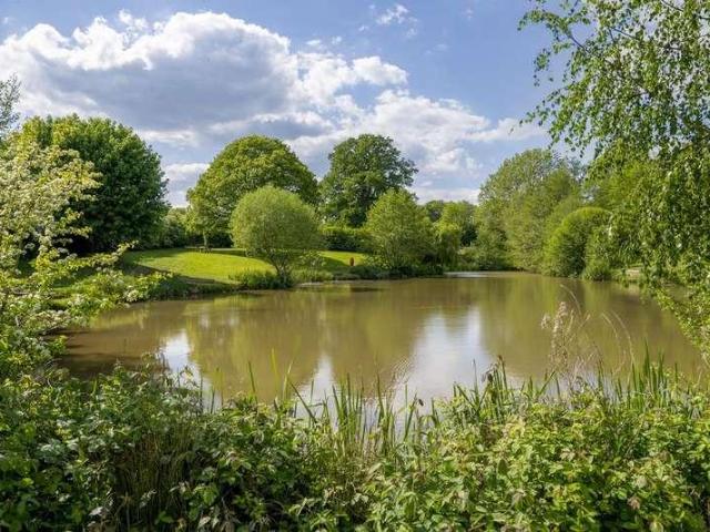2 bed property for sale
