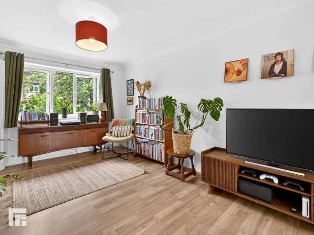 2 bed property for sale