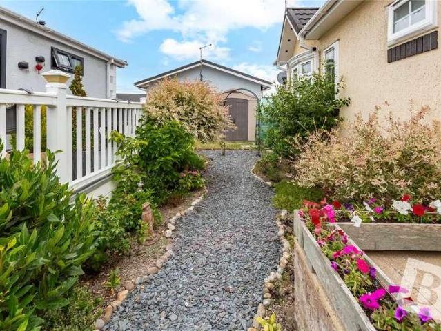 2 bed property for sale