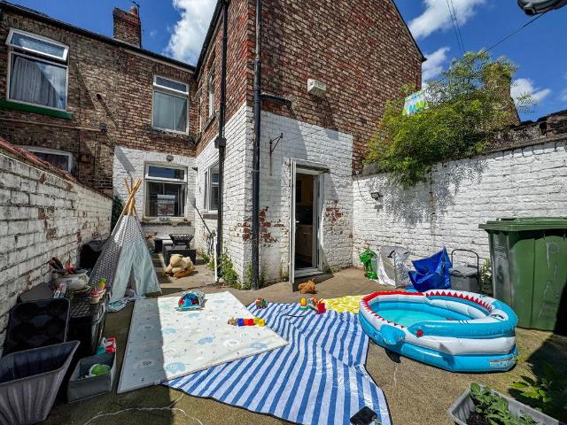 2 bed property for sale