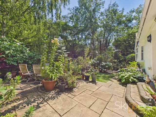 2 bed property for sale