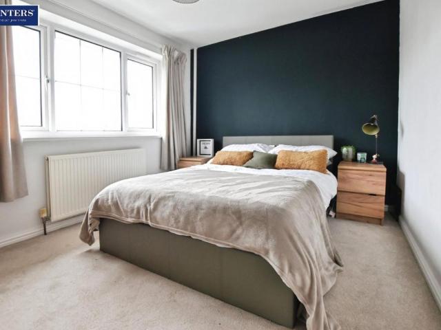 2 bed property for sale