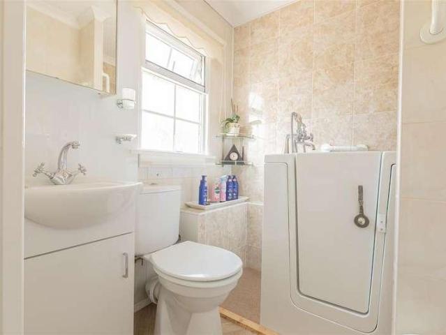 2 bed property for sale